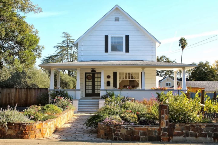 Renovated Farm House Downtown! - St. Helena, CA