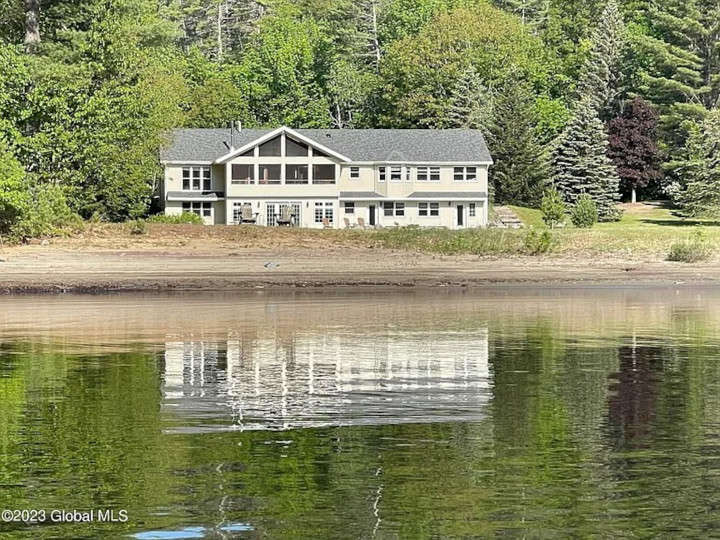 Lakefront Schroon Lodge - Adirondack, NY