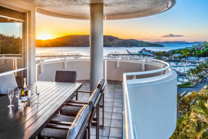 Yacht Harbour Tower 5 - Oceanviews, Pool And Buggy - Hamilton Island