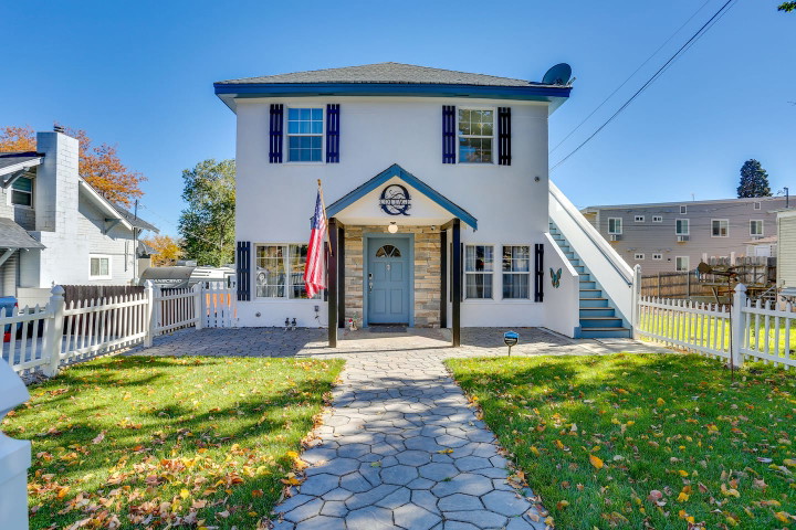 Pet-friendly Susanville Home W/ Pickleball Court - Susanville, CA