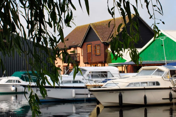 Waterfront 3 Bedroom Cottage In Heart Of Wroxham - Wroxham