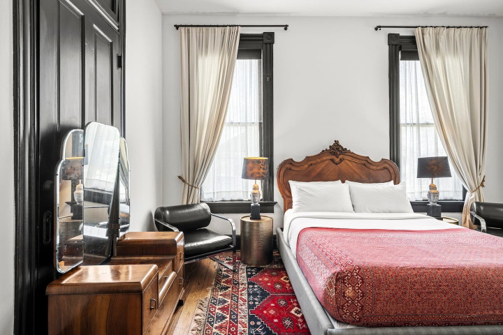 Louis Suite | Hotel Saint Helen | Walk Downtown - Galveston