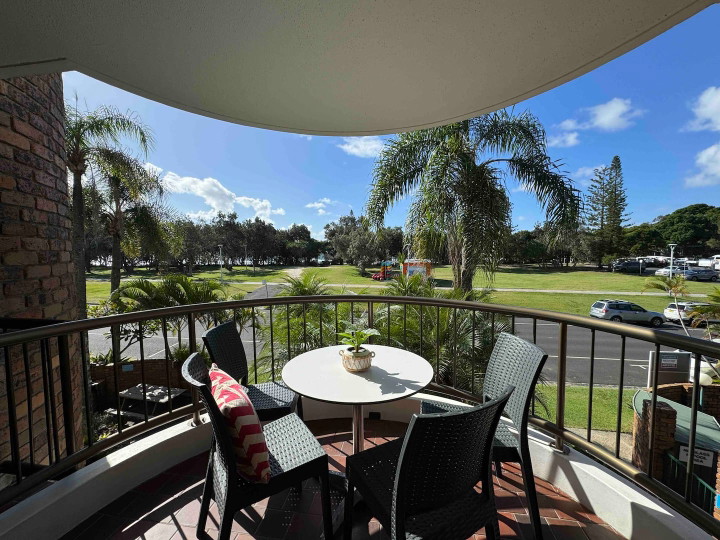 Baydream Clarkes Beach With Ocean Glimpses & Pool - Byron Bay