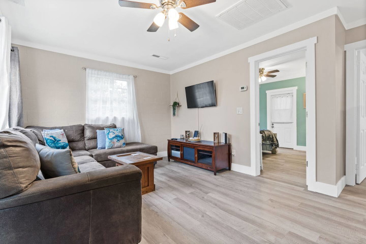 Cottage Walking Distance To The Beach - Oak Island, NC
