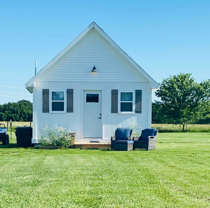 Tropical Country Guest House - Clinton, MO
