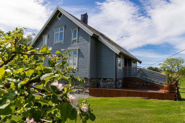 Old Unique House On Island In Ellingsøyfjorden - Alesund