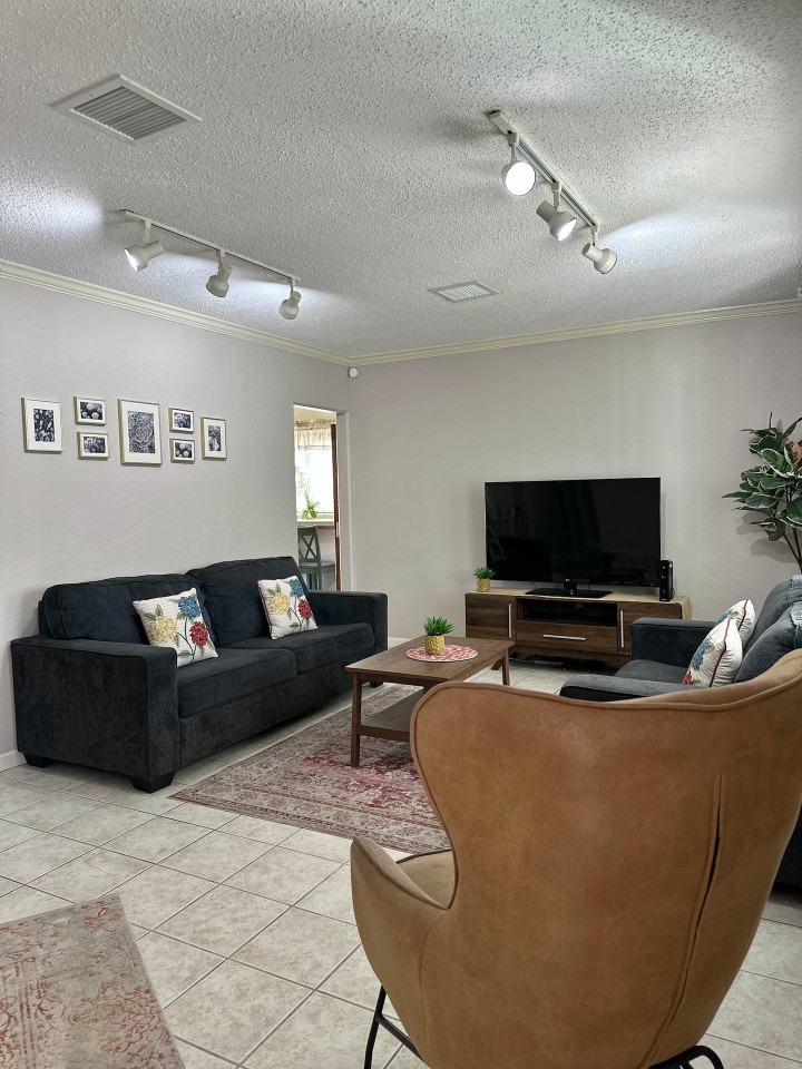 The Green House -
Clean, Comfortable And Cozy - El Paso, TX