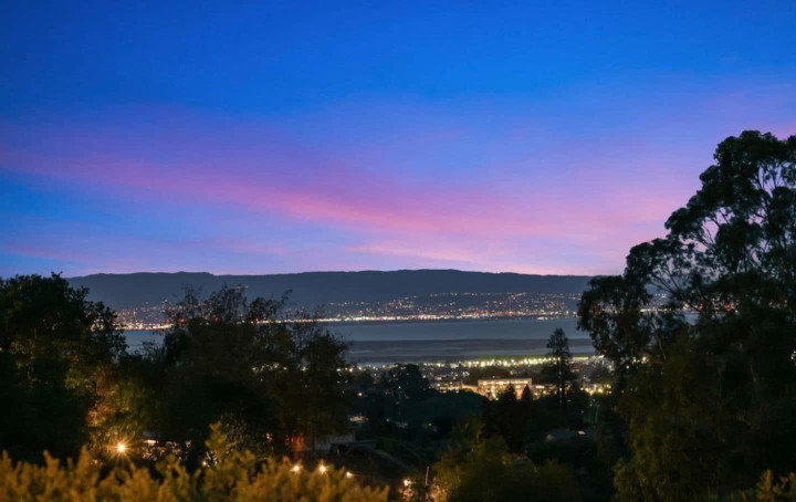 Sun-lit, Luxurious 3br Home Ideal For Families - Castro Valley, CA