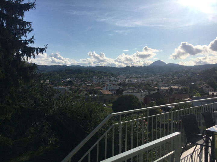 Maison Chaleureuse Avec Vue Et Proche Du Centre - Volvic