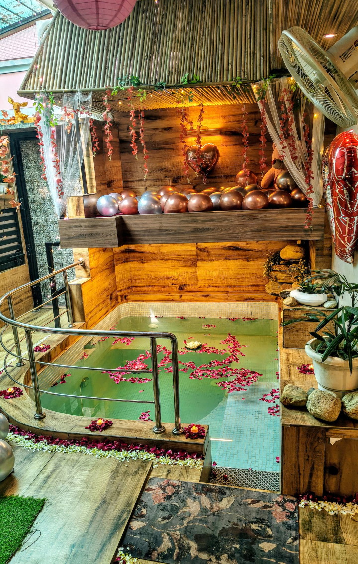 Kudarat  A Love Nest With Private Pool - Noida