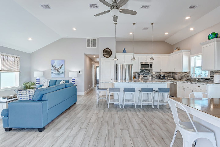Summer Special! Hot Tub, Pet Friendly & Direct Beach Access! - Crystal Beach, TX