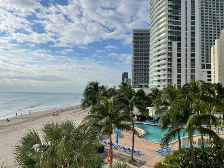 Side Ocean View One Bedroom - Hollywood, FL