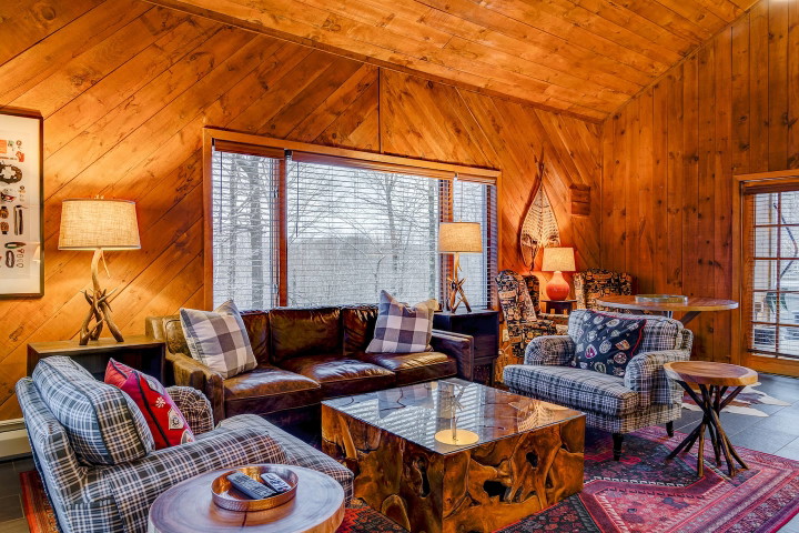 Large Chalet; Sauna, Hot Tub; Walk To Trail - Killington, VT
