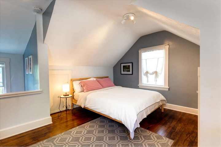 Cozy + Bright Lakeshore Cottage - Cleveland, OH
