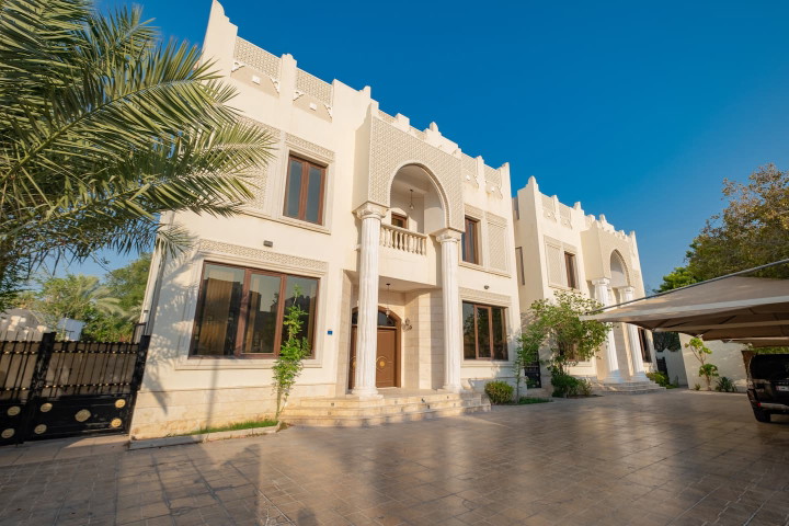 Stunning 5 Bedroom Villa With Pool - Doha
