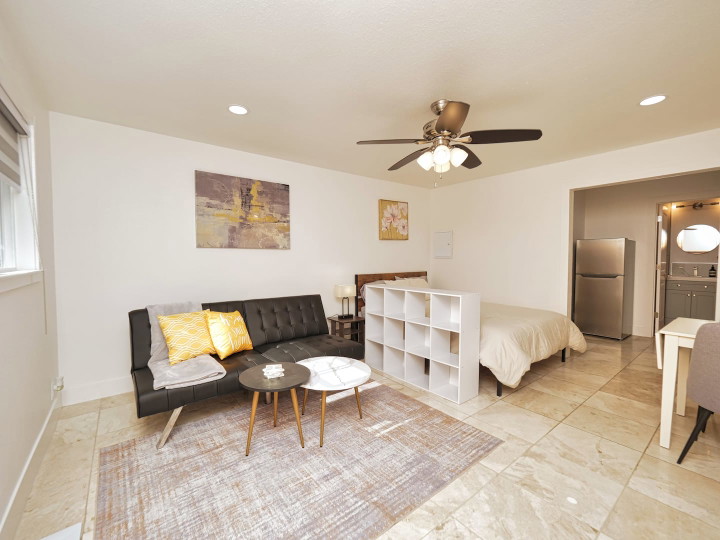 Molivu Homes Studio: Kingbed, Kitchen, W/d, Yard - Los Gatos, CA