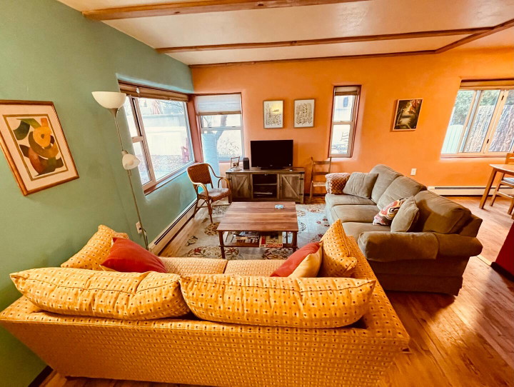 Cozy Little Home. Walk To Plaza. Ski, Eat, Shop! - 