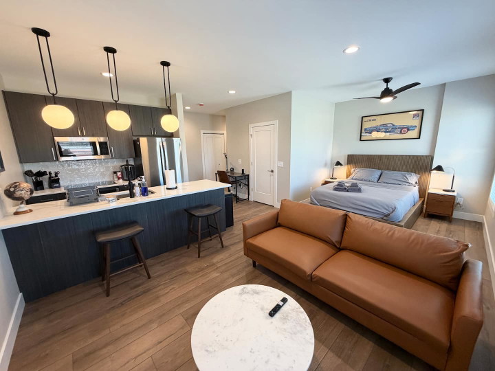 301 Grove Studio, Manchester Ave:near Forest Park - St. Louis, MO