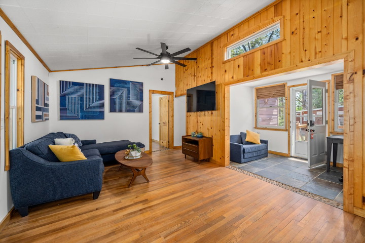 Charming 2 Br Retreat | Near Wineries & Golf - Hendersonville, NC