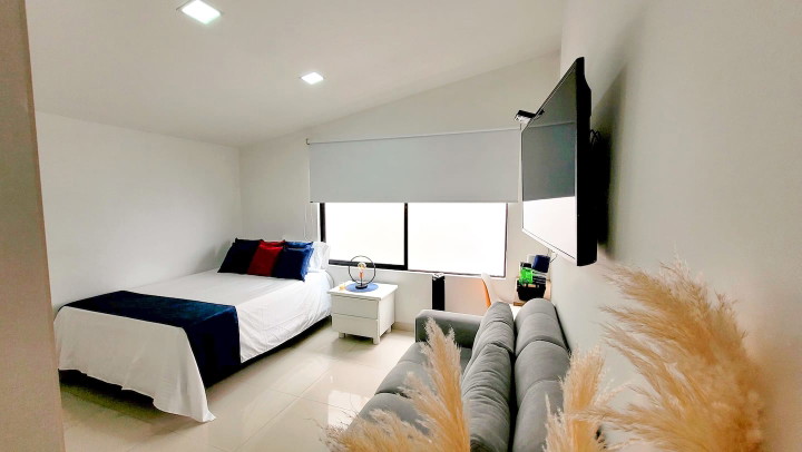 Canvas By Moto Ride | Fast Wifi + Desk  Laureles - Medellín, Colombia