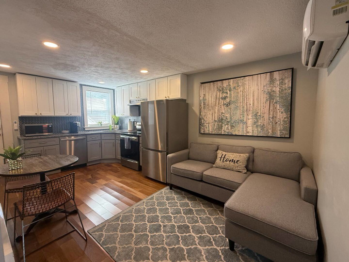 Unit 2- 1 Bd In The Heart Of The City W/ Parking. - Manchester, NH