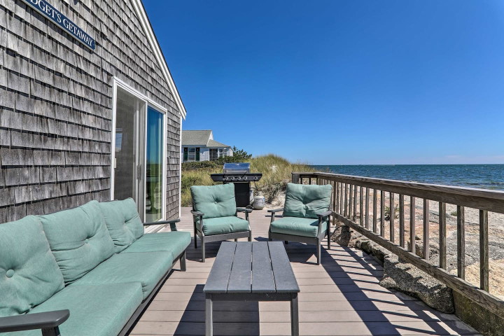 Oceanfront Vacation Home With Private Beach For 6 - Capo Cod, MA