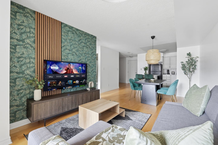 Tropical Designer King Suite - Sleeps 5 - Parking - Mississauga