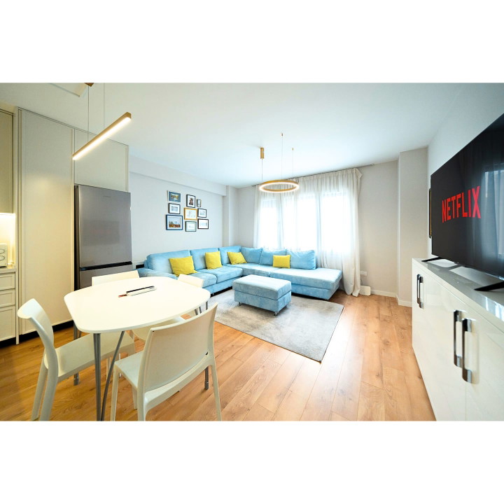 Appartement Confortable Haut De Gamme Sur La Place Skanderbeg - Tirana