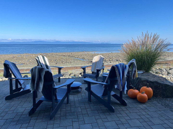 Three Sisters Hideaway - Hornby Island
