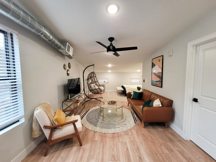 Otr By Tql+studio+queen Bed+50in Smart Tv+wifi - Cincinnati, OH