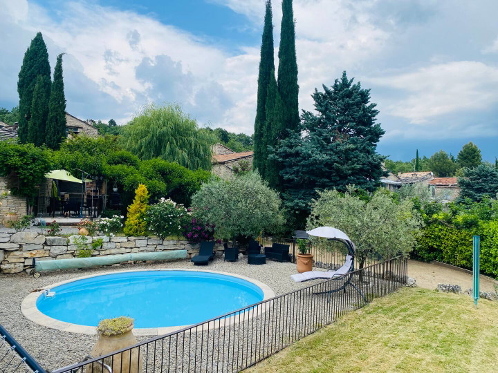 "La Parenthèse Provençale à L'ombre Du Mûrier" - Forcalquier
