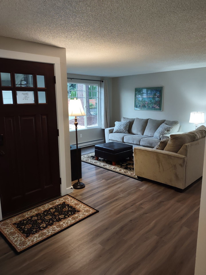 Adorable 2 Bedroom Duplex With Free Parking. - Everett