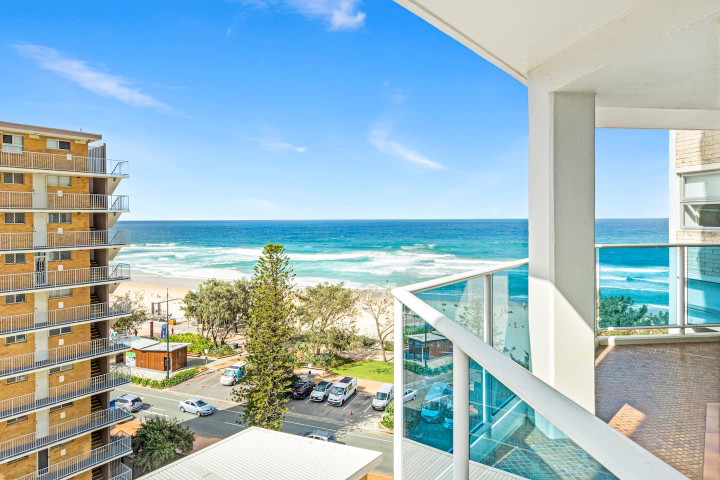 Surfers Paradise Beachfront Bliss - Gold Coast