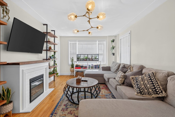 Sleep 8 | 4br Home | Heated Pool & Hot Tub | - London, ON, Canada