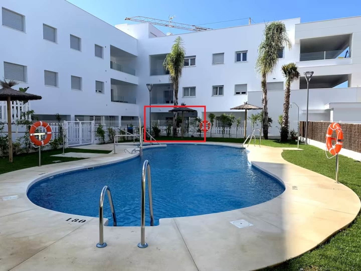A 5 Minutos De Todo. Con Piscina, Patio Y Garaje. - Conil de la Frontera