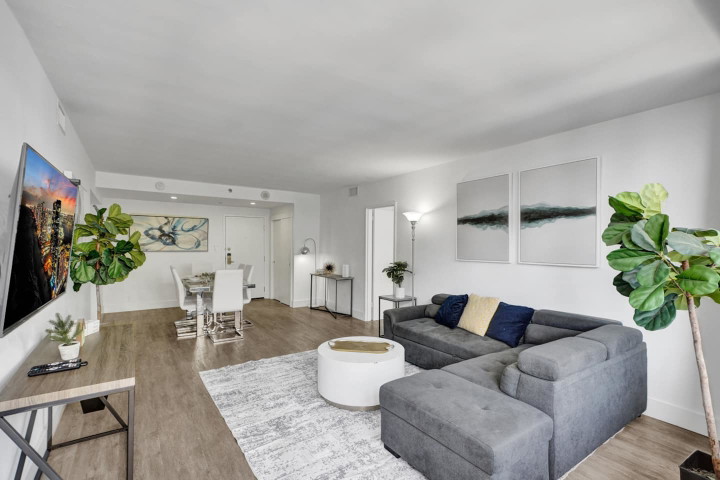 Gorgeous Miami Beach Condo Beach Service 1614 - Miami Beach, FL