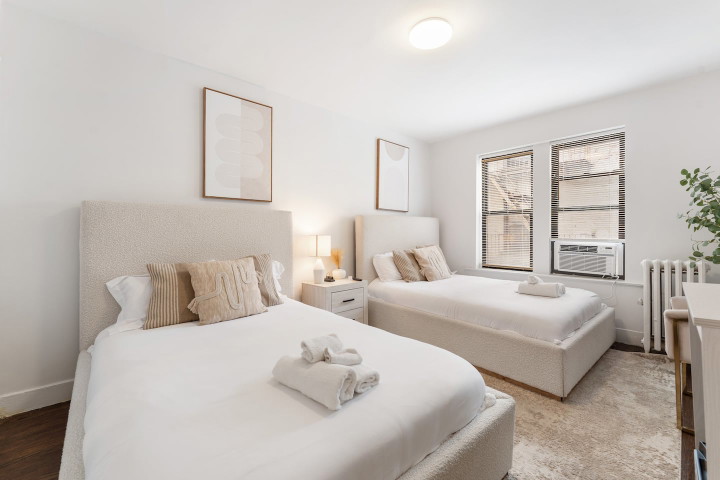 Cosmopolitan Comfort: Sleek Bay Ridge Studio - Brooklyn, NY