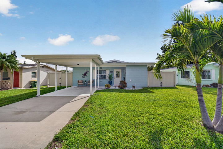 Azure Haven | 2br/1ba | 15 Min To Beaches - Sarasota, FL