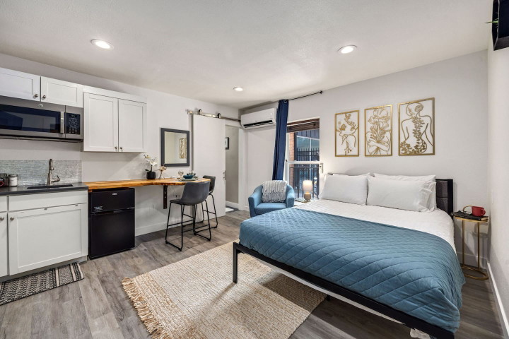 The Fox Den In Old Town! Pool, Sauna & Game Room - Fort Collins, CO