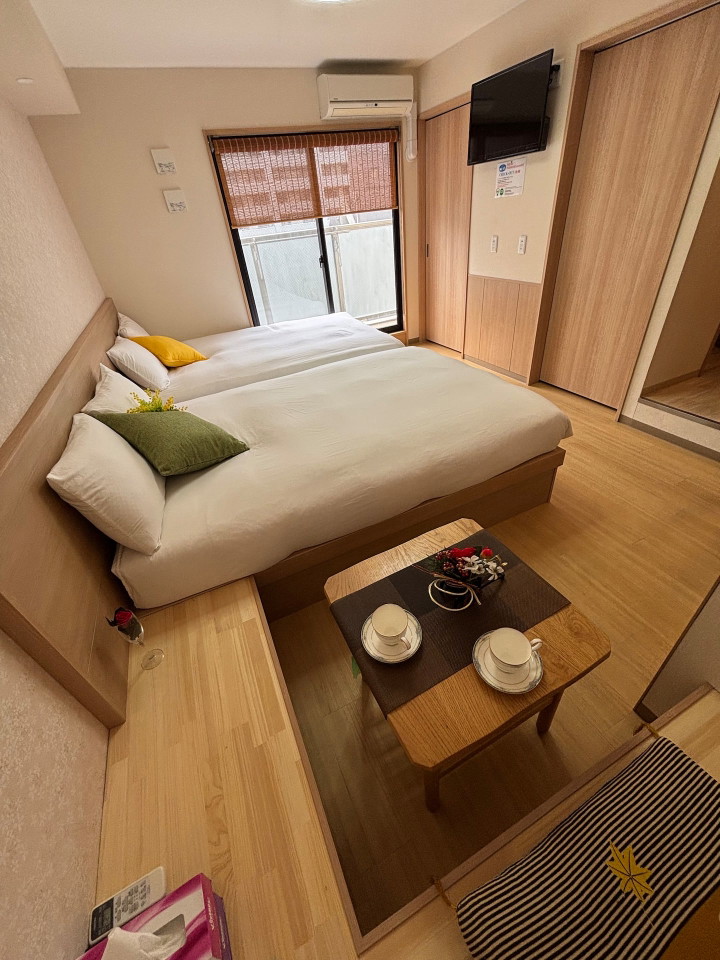 Guangmei's Apartments: 6-minute Walk To Nihonbashi Station; 7-minute Walk To Dotonbori; Lift Available; Wi-fi Available. - Osaka