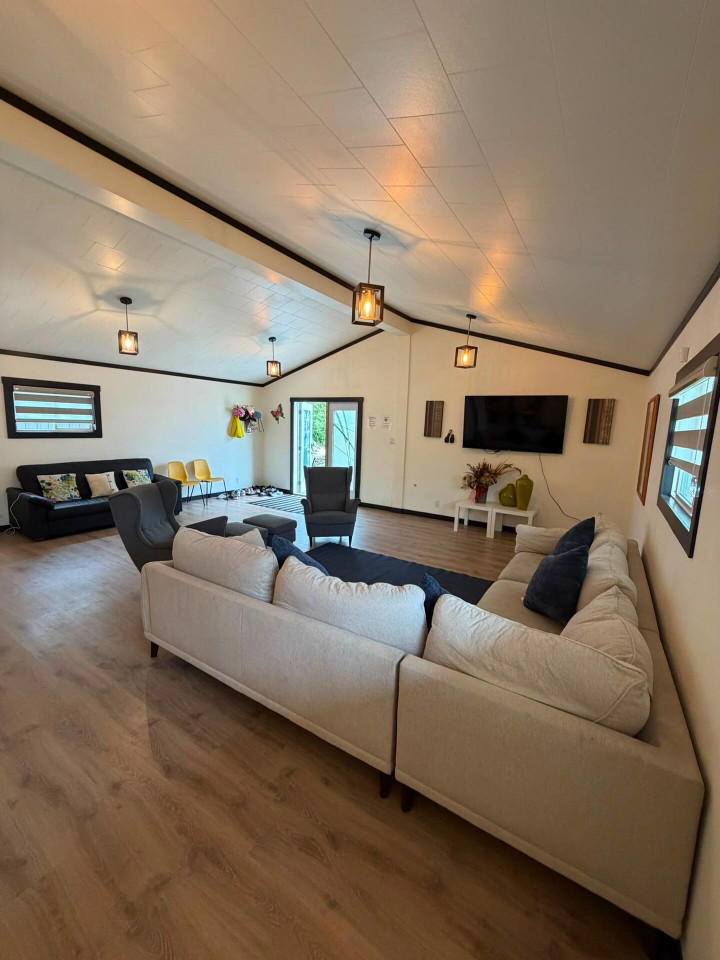 Savanni Guest House
# Star -05422
Event Space - Sylvan Lake, AB