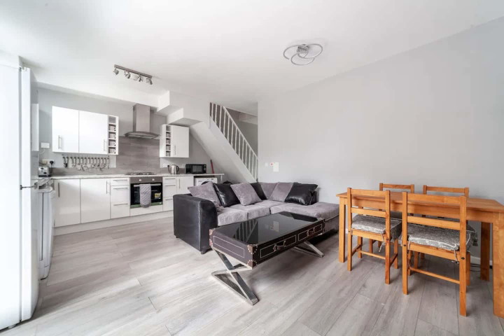 Spacious 4 Bedroom House In London - Londen