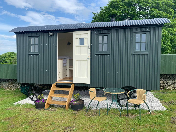 Sheldon Shepherd's Hut - Cosy Rural Retreat - ベイクウェル