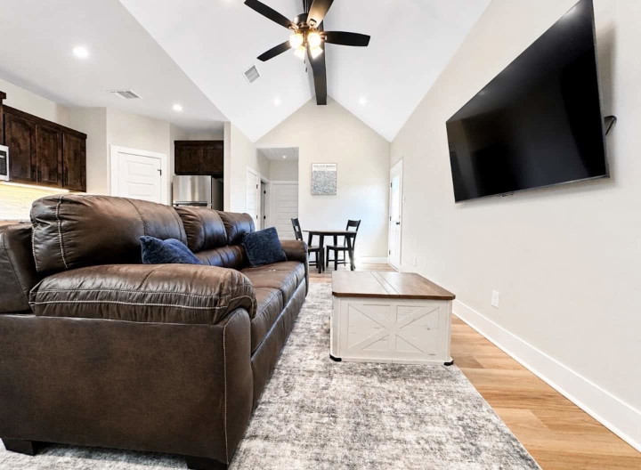 1 Bed & 1.5 Bath W/ Pullout Sofa - San Angelo, TX
