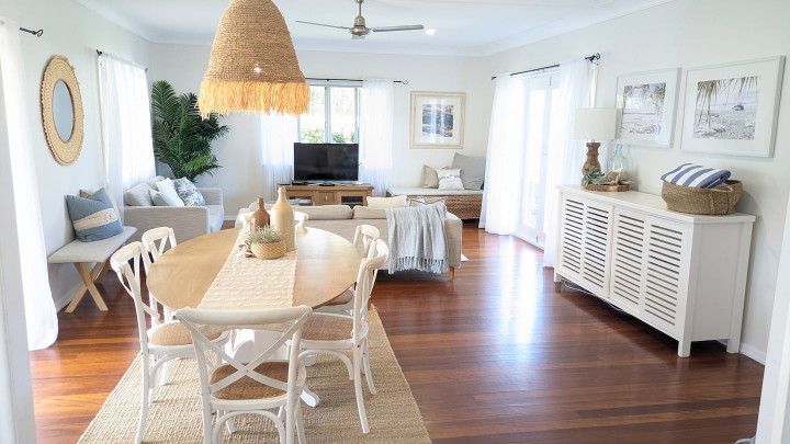 Coastal Home By The Calm Waters Of Kindy Beach - Tin Can Bay