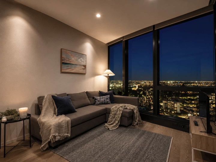 Skyline Suites | Scenic Views, King Bed, Level 39 - Melbourne