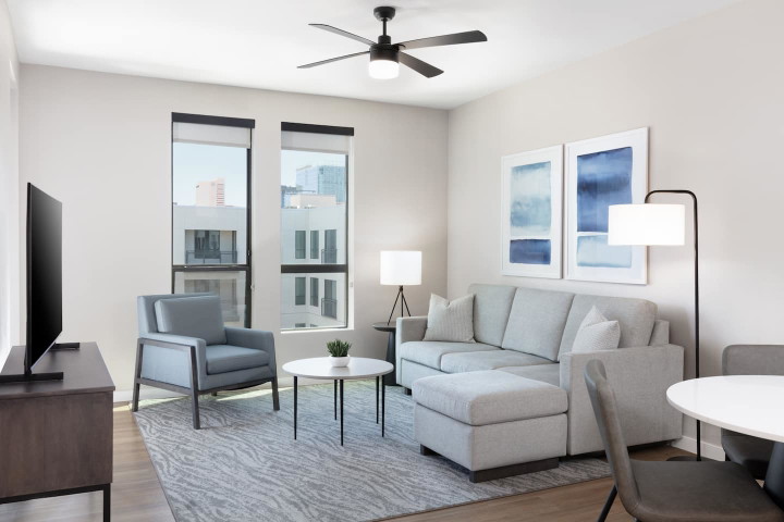 Modern 2 Bed | Luxurious Amenities - Phoenix, AZ