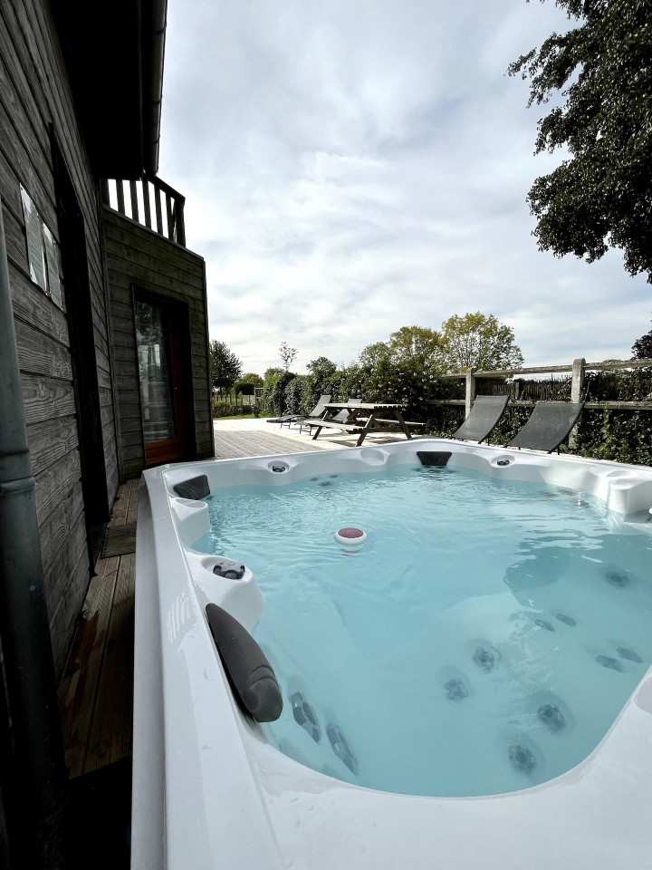 L'acadie   Chalet Au Pied Du Mt St Michel Avec Spa - Le Mont-Saint-Michel