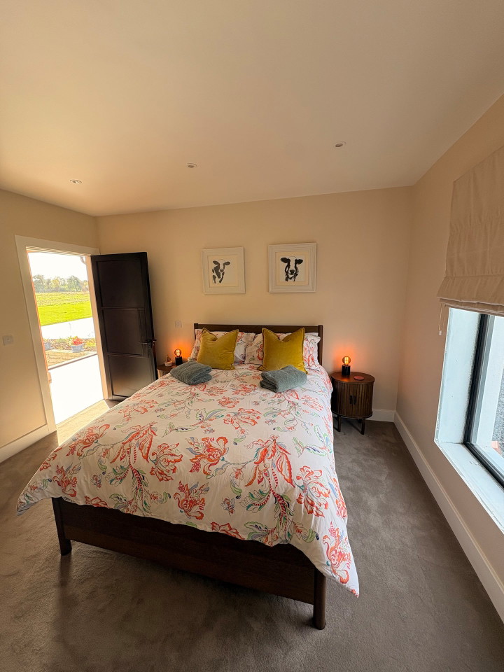 A Room In Red Roof - Trim