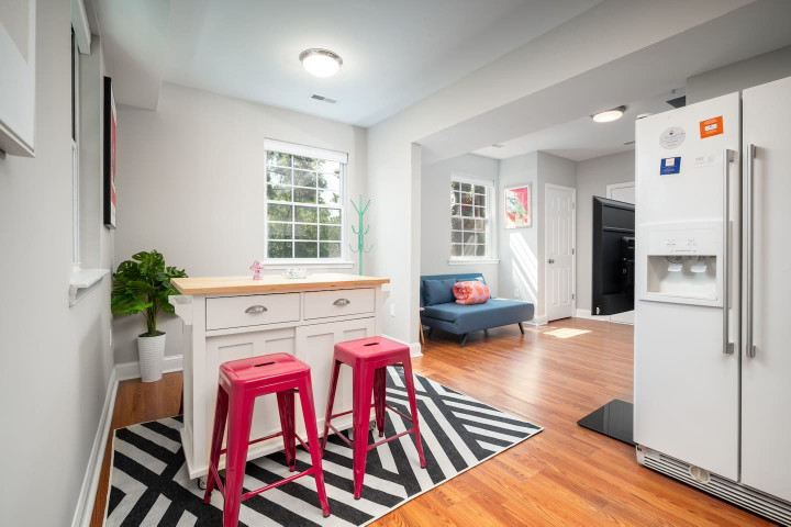 Stylish Loft Near Metro & Downtown Silver Spring - Silver Spring, MD